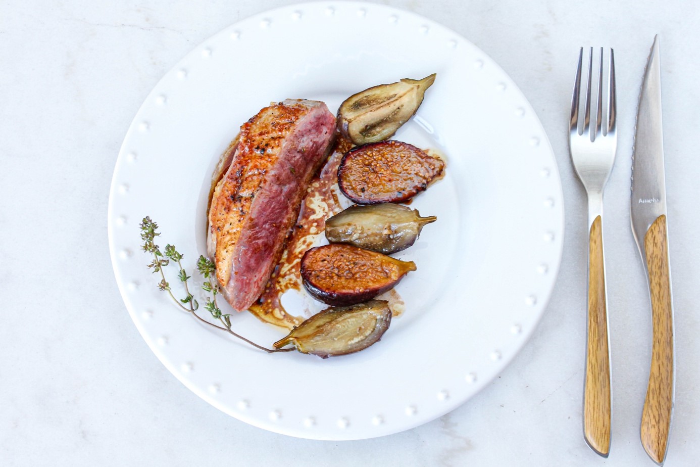 Filet de canette poêlée, figues et aubergines confites - AOC Vacqueyras